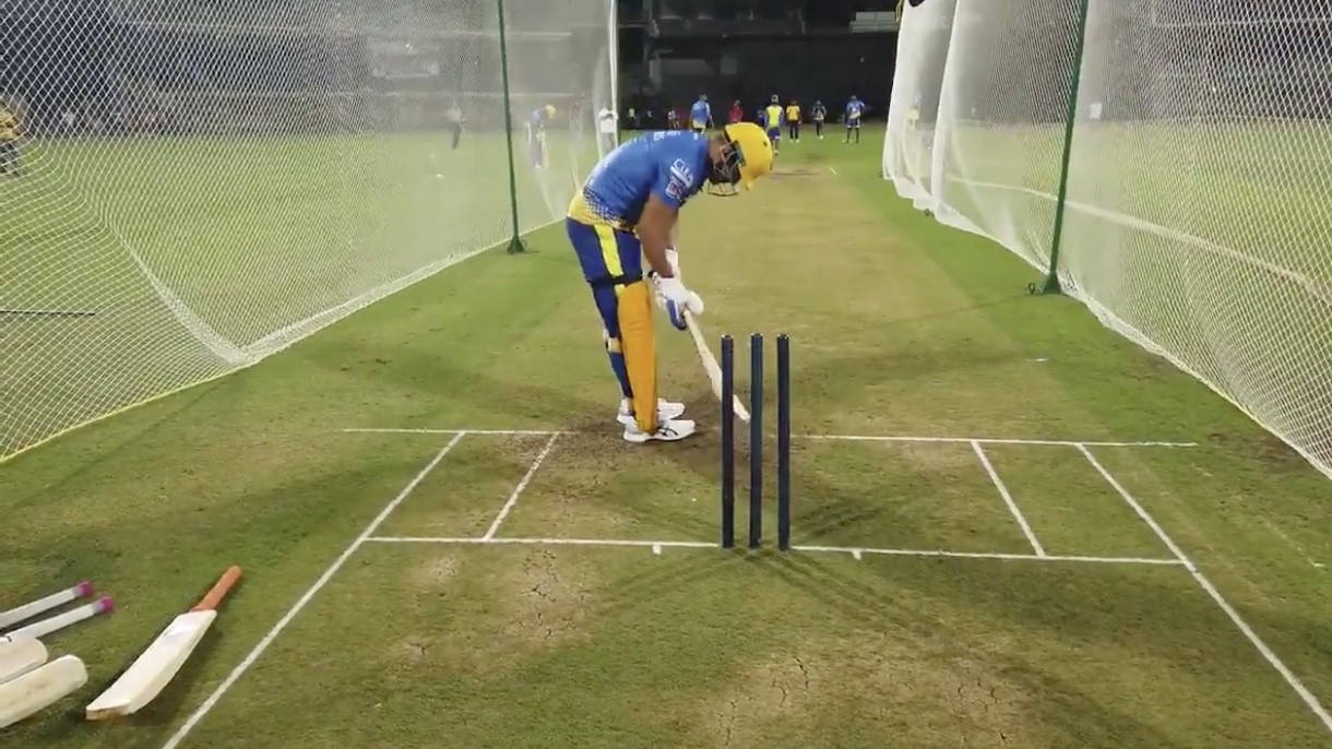 IPL 2020: WATCH- MS Dhoni greeted with a grand welcome in the first CSK ...